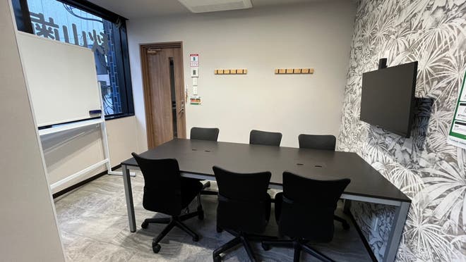 【恵比寿駅から徒歩1分】モニター・フリードリンク付き6名会議室(Room I)※予約時間前は入室不可【3階】.の写真3