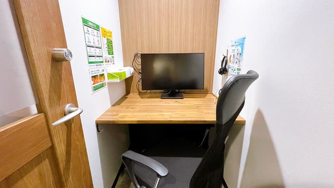 【恵比寿駅から徒歩1分】モニター・フリードリンク付き1名個室(ブース31)※予約時間前は入室不可【3階】の写真1