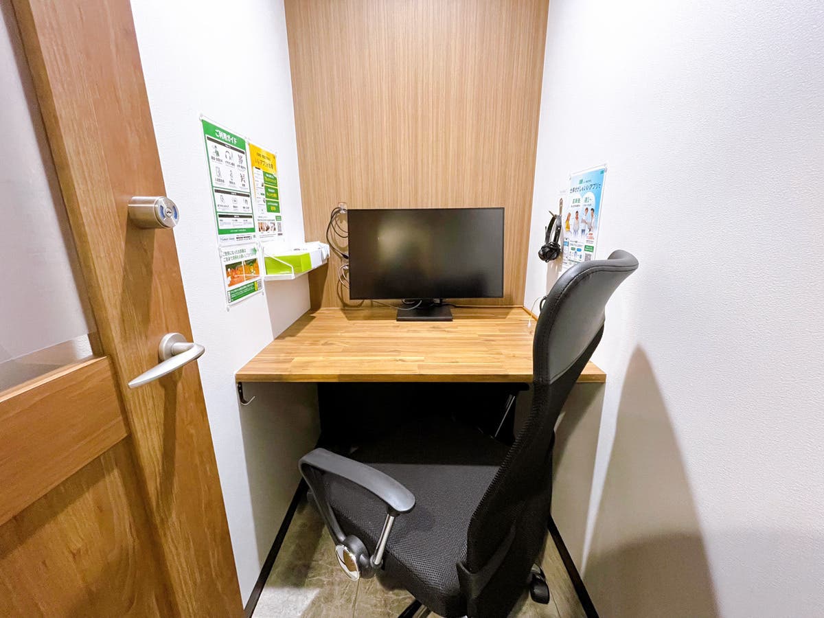【恵比寿駅から徒歩1分】モニター・フリードリンク付き1名個室（ブース32）※予約時間前は入室不可【3階】の写真1