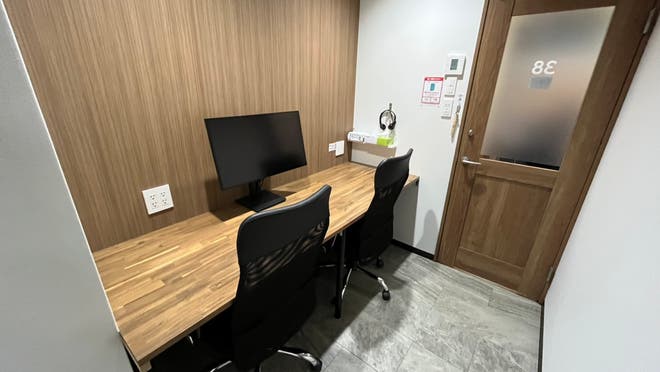 【恵比寿駅から徒歩1分】モニター・フリードリンク付き2名個室(ブース33)※予約時間前は入室不可【3階】の写真1