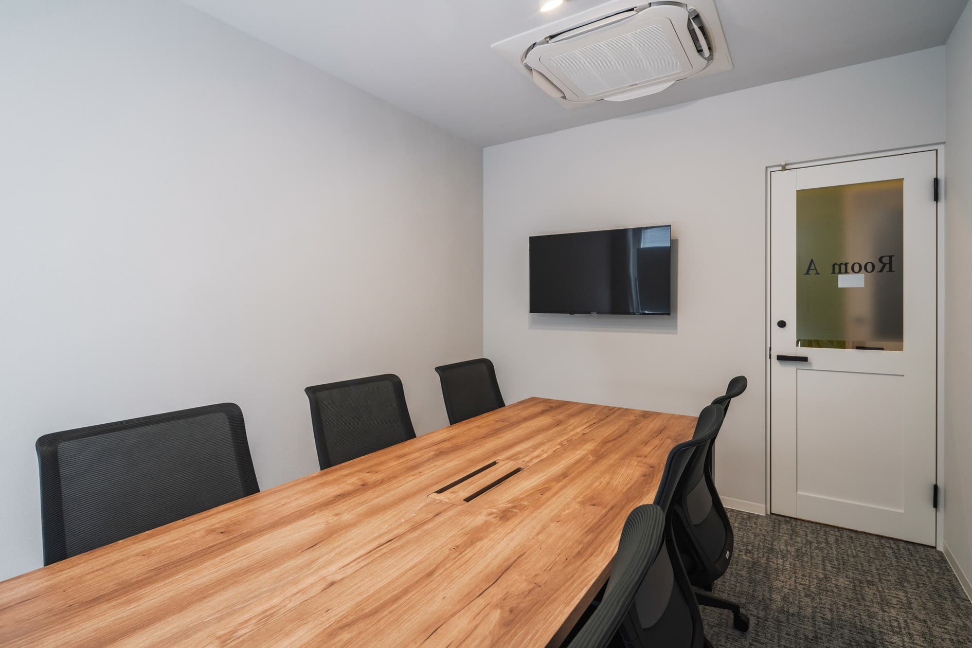 ６名用会議室 RoomAの写真1