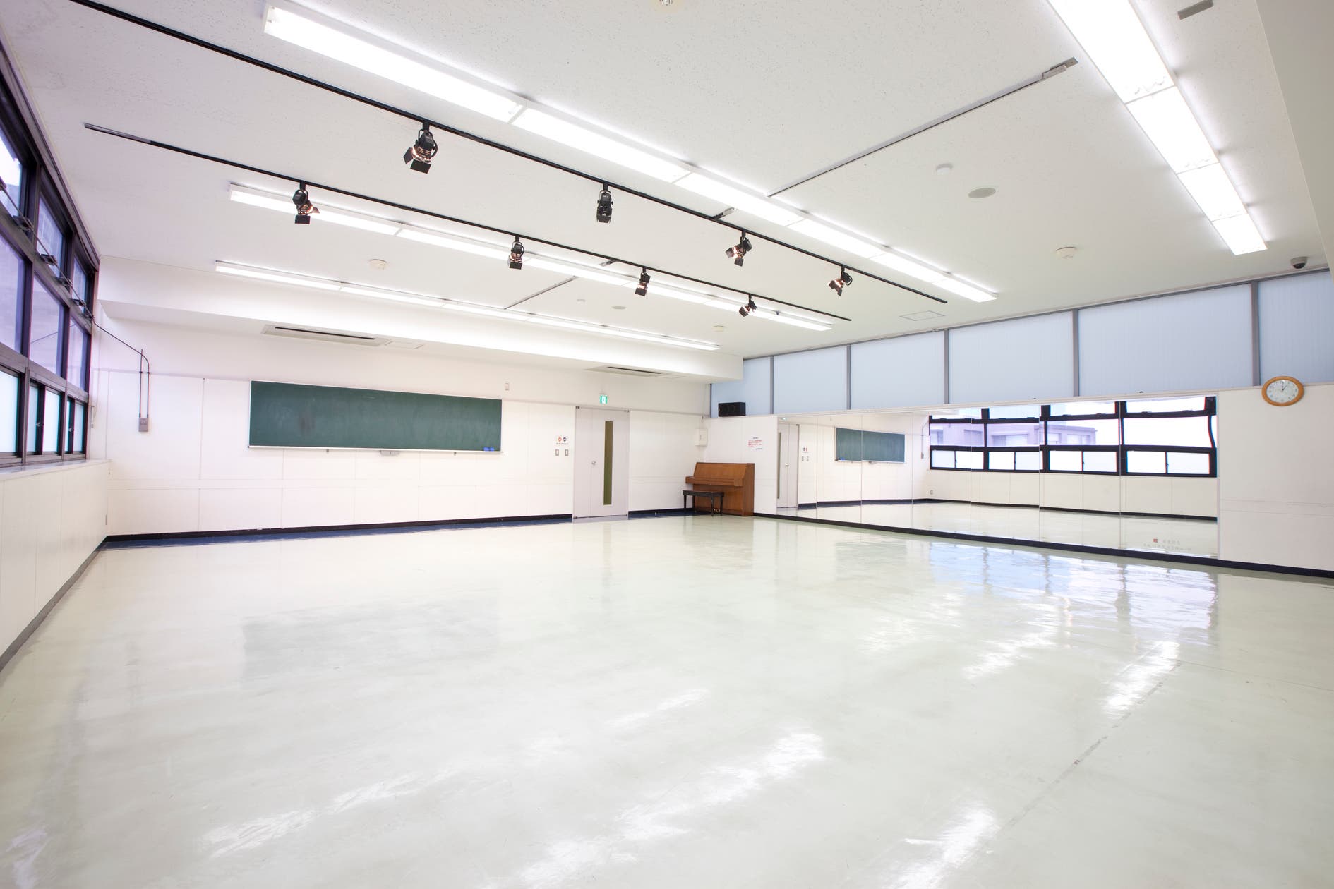 日本芸術専門学校 練習スタジオ(第3教室)の写真1