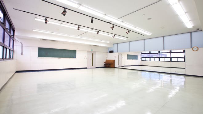 日本芸術専門学校 練習スタジオ(第3教室)の写真1