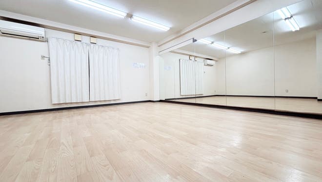 【新宿三丁目駅2分、新宿付近】(C)大型鏡計4.5m/広々30㎡スタジオでダンス・ヨガ・コスプレ・撮影・演劇におすすめ☆の写真1