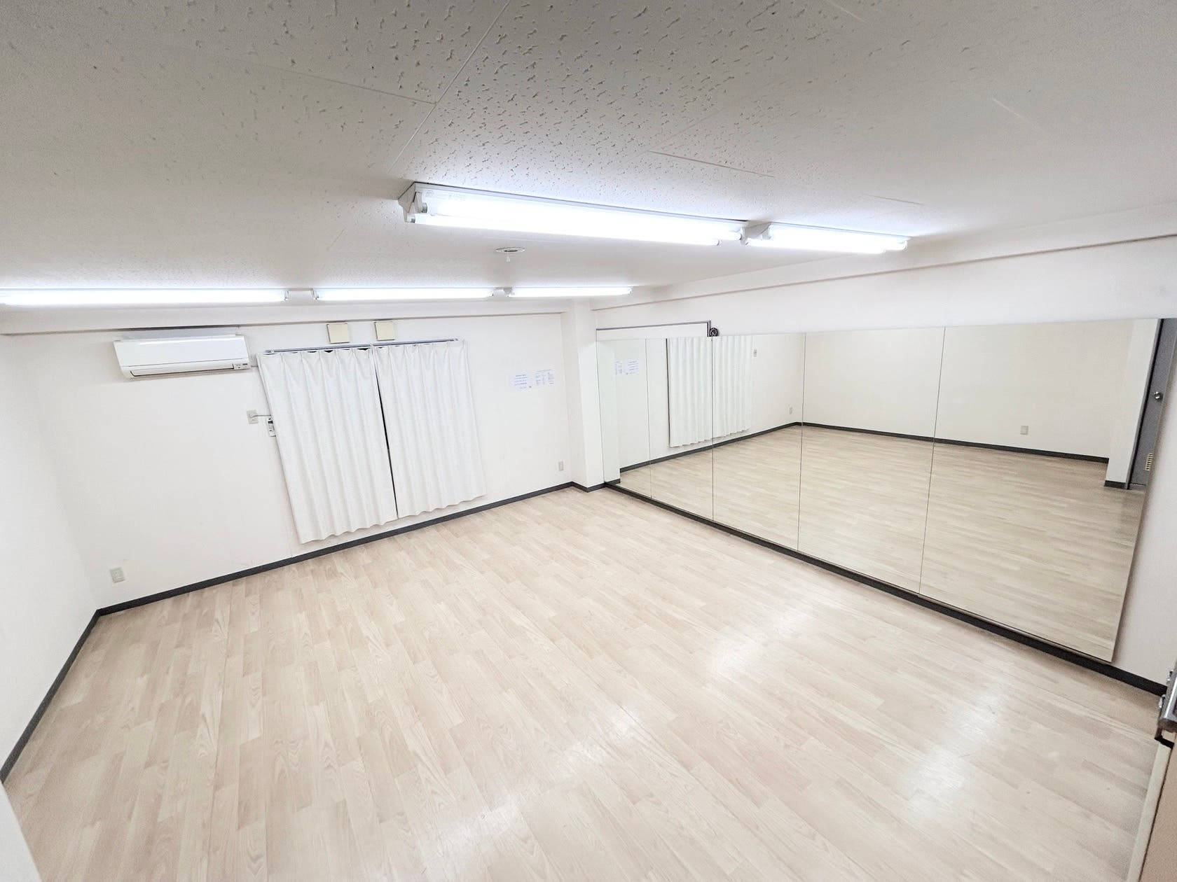 【新宿三丁目駅2分、新宿付近】(C)大型鏡計4.5m／広々30㎡スタジオでダンス・ヨガ・コスプレ・撮影・演劇におすすめ☆の写真3