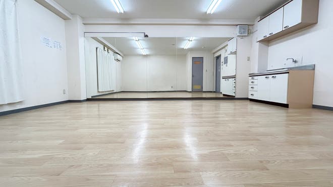 【新宿三丁目駅2分、新宿付近】(C)大型鏡計4.5m/広々30㎡スタジオでダンス・ヨガ・コスプレ・撮影・演劇におすすめ☆の写真4