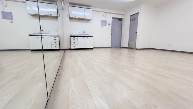 【新宿三丁目駅2分、新宿付近】(C)大型鏡計4.5m/広々30㎡スタジオでダンス・ヨガ・コスプレ・撮影・演劇におすすめ☆の写真6