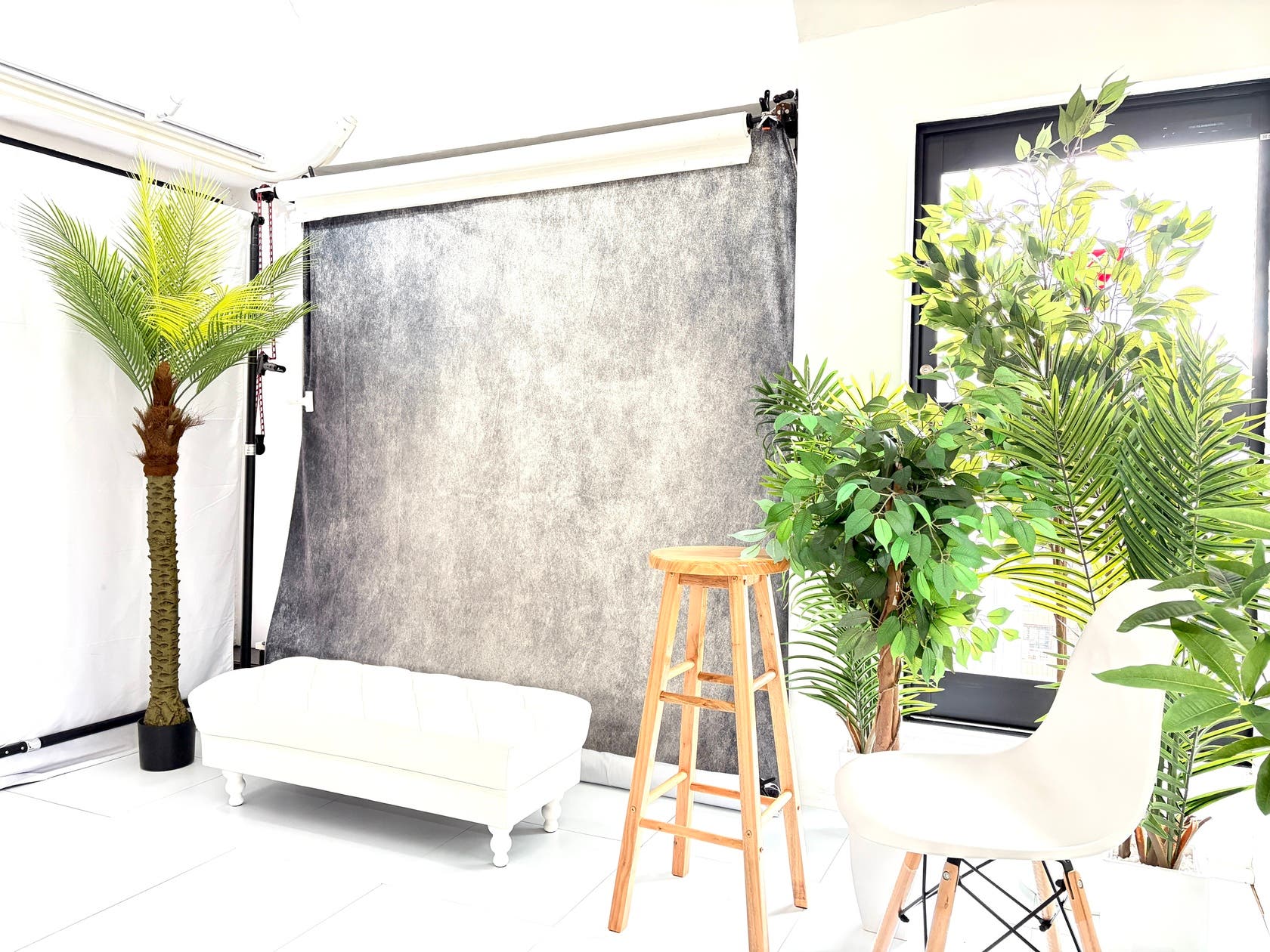 【栄から徒歩圏内】1時間からOK/商用利用可/撮影/コスプレ/配信/本格撮影スタジオ【新栄フォトスタジオ】の写真1