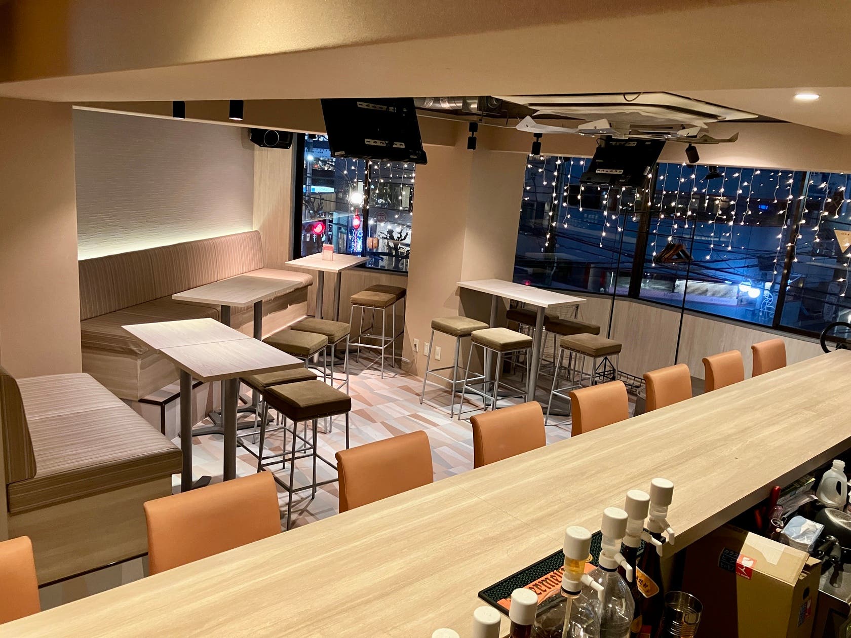 恵比寿駅2分eカラオケ、ミニステージあり、パーティー/イベント/会議などに人気のカフェスペース☆の写真1