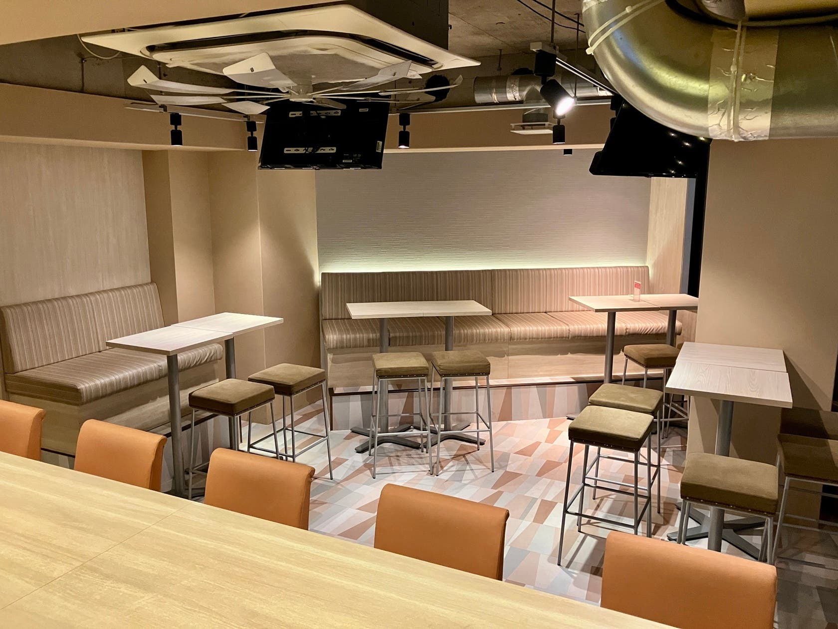 恵比寿駅2分eカラオケ、ミニステージあり、パーティー/イベント/会議などに人気のカフェスペース☆の写真2