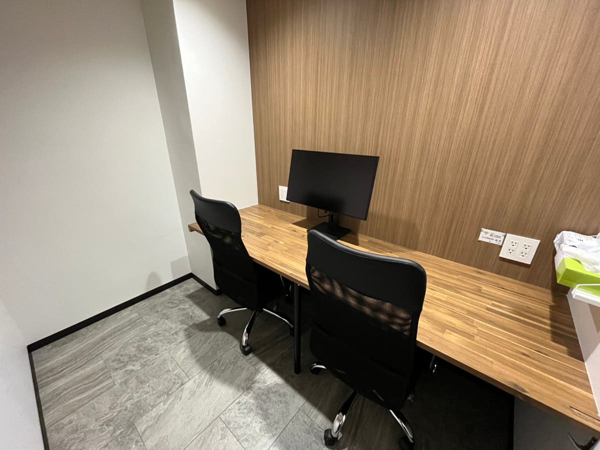 【恵比寿駅から徒歩1分】モニター・フリードリンク付き2名個室（ブース35）※予約時間前は入室不可【3階】の写真2