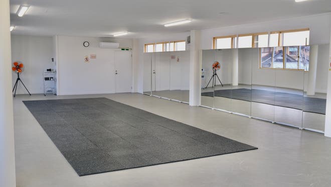 無料Wi-Fi📶BOSEステレオ♪連続壁面ミラー💖綺麗なトイレ✨大型扇風機 完備!の写真1