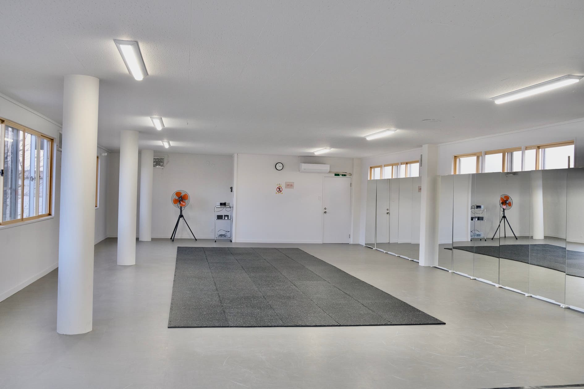 無料Wi-Fi📶BOSEステレオ♪連続壁面ミラー💖綺麗なトイレ✨大型扇風機 完備！の写真2