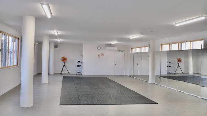 無料Wi-Fi📶BOSEステレオ♪連続壁面ミラー💖綺麗なトイレ✨大型扇風機 完備!の写真2