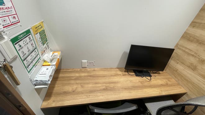 【恵比寿駅徒歩1分】モニター・フリードリンク付き2名個室(ブース4)※狭め【5階】の写真2