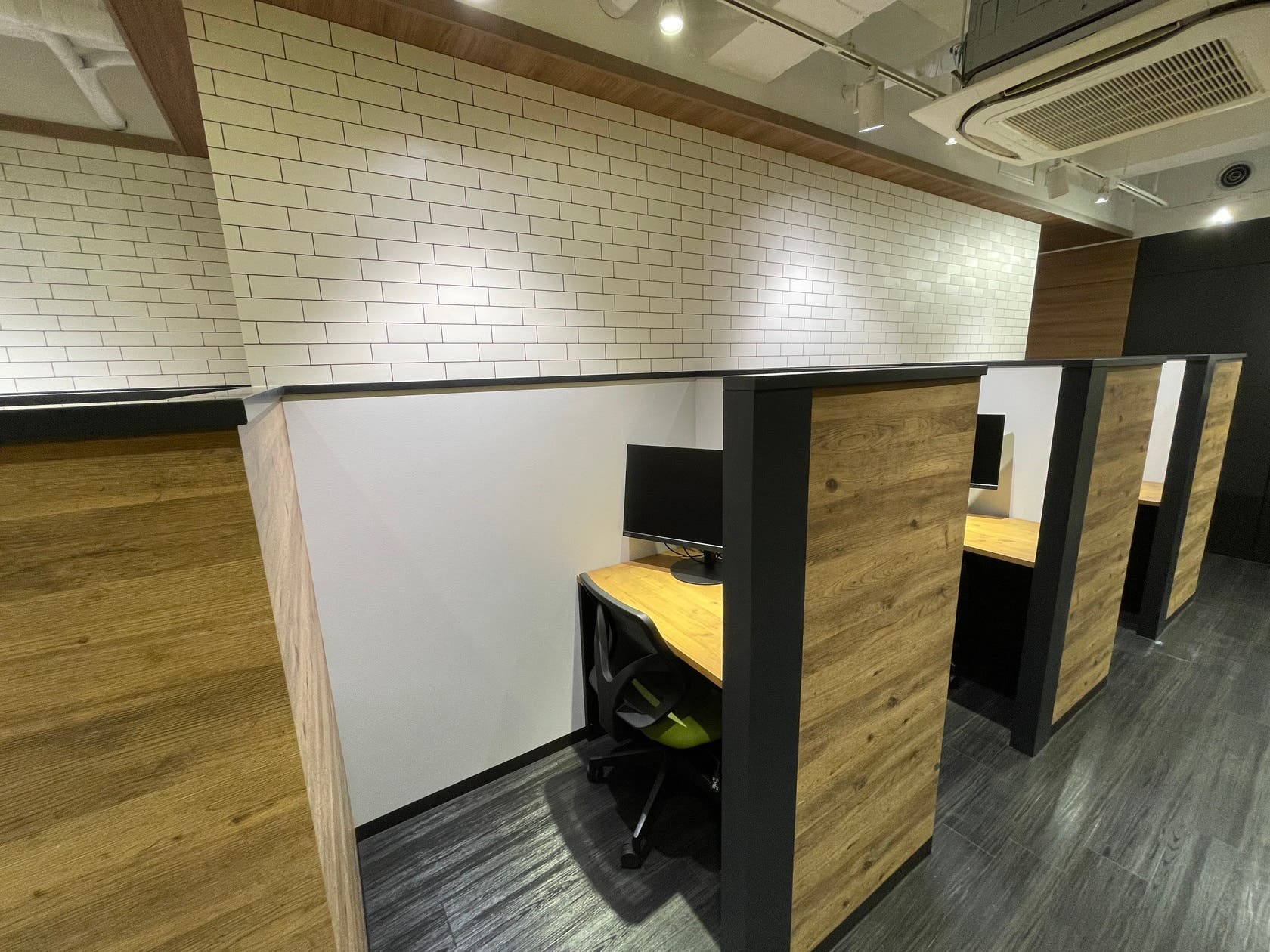 【恵比寿駅徒歩1分】モニター・フリードリンク付き2名個室（ブース5）※狭め【5階】の写真8