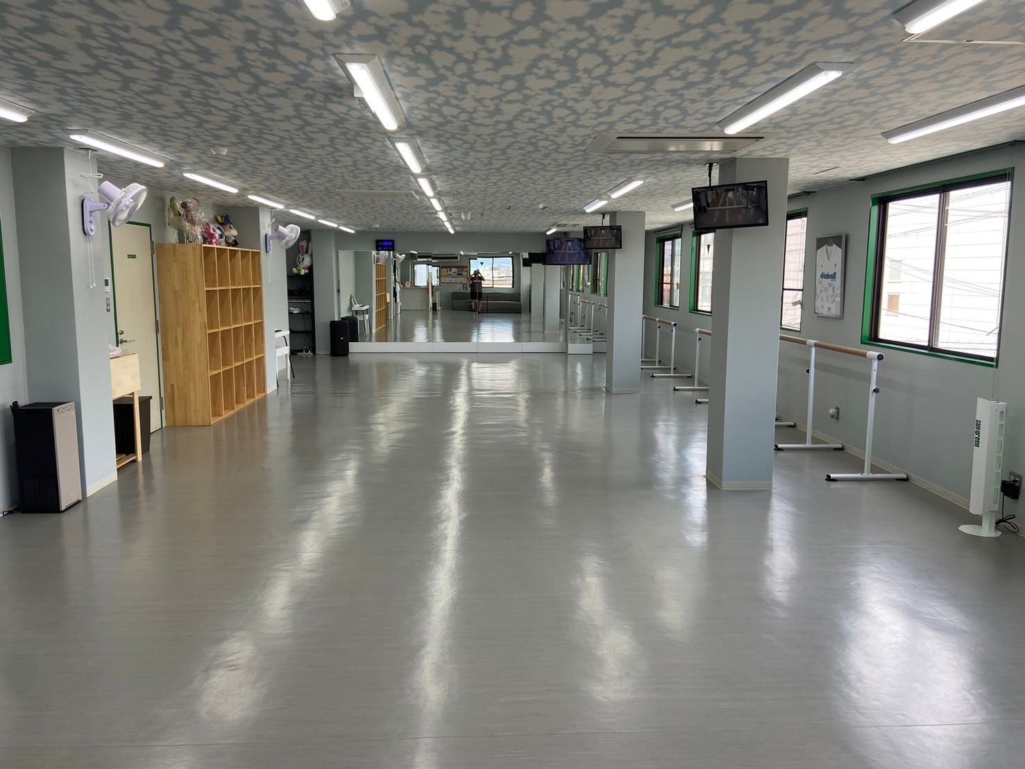 京都市伏見区・長岡京市・向日市からのアクセス抜群！ダンス・演劇の練習や定期に生徒さんを教える教室での使用に最適！の写真1