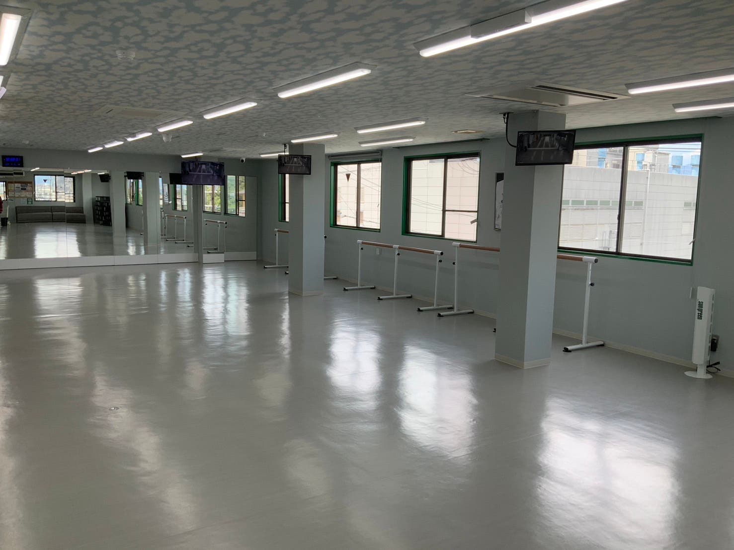 京都市伏見区・長岡京市・向日市からのアクセス抜群！ダンス・演劇の練習や定期に生徒さんを教える教室での使用に最適！の写真2