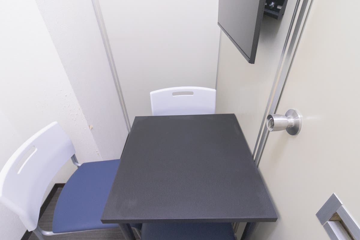 【広島駅出口徒歩4分！定員3名！】27インチモニター・10Gbps光回線・WiFi全て無料！ふれあい貸し会議室 広島No156の写真3