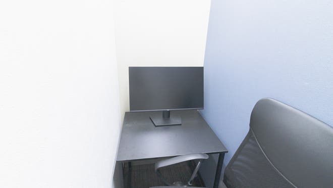 【広島駅出口徒歩4分!定員1名!】27インチモニター・10Gbps光回線・WiFi全て無料!ふれあい貸し会議室 広島No157の写真1