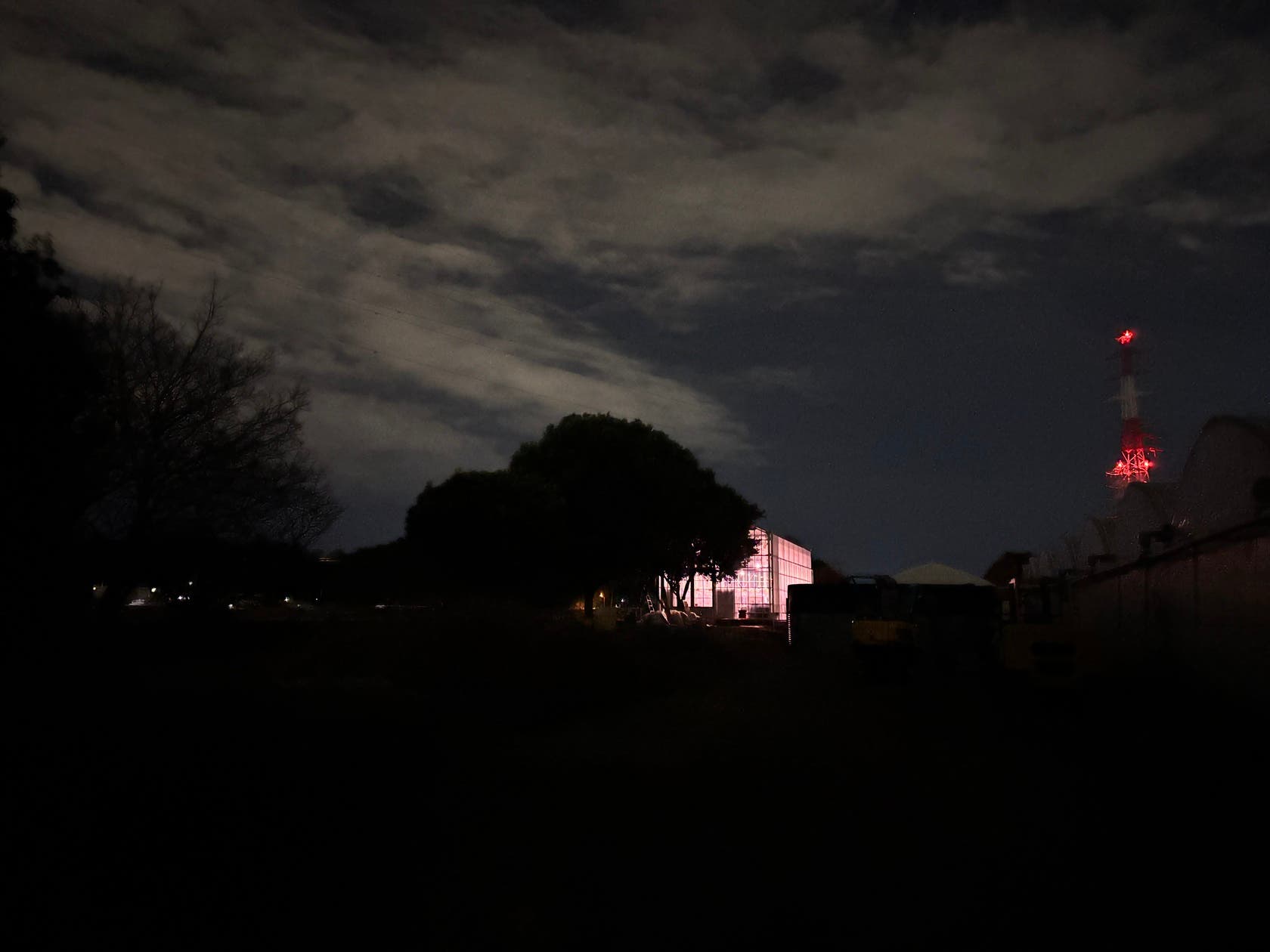 天井7.5Mから苺が吊り下がる「苺空間」を多目的にご利用可能。夜はライトアップ。湘南、貸切パーティー、ロング会議、フォト婚、苺狩の写真13