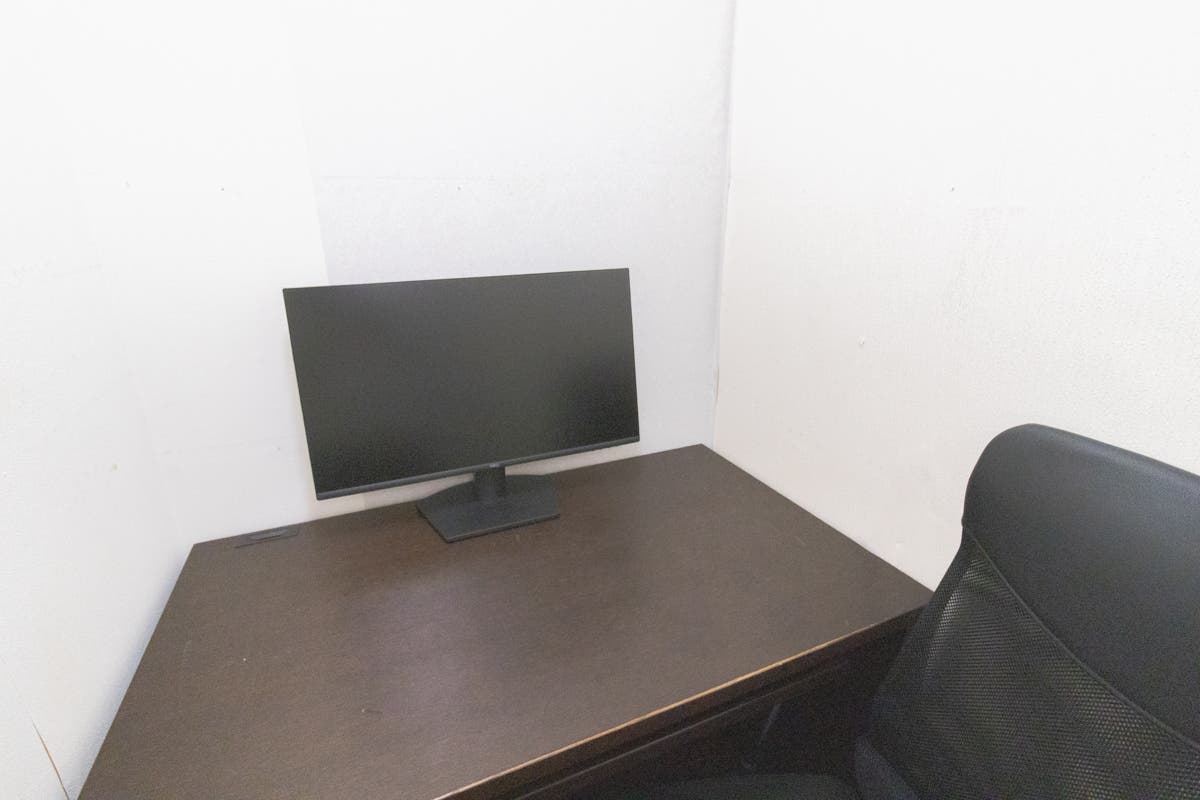 【広島駅出口徒歩4分！定員3名！】27インチモニター・10Gbps光回線・WiFi全て無料！ふれあい貸し会議室 広島No162の写真1