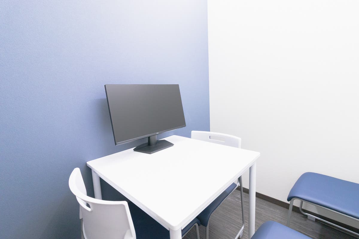 【広島駅出口徒歩4分！定員4名！】27インチモニター・10Gbps光回線・WiFi全て無料！ふれあい貸し会議室 広島No163の写真1