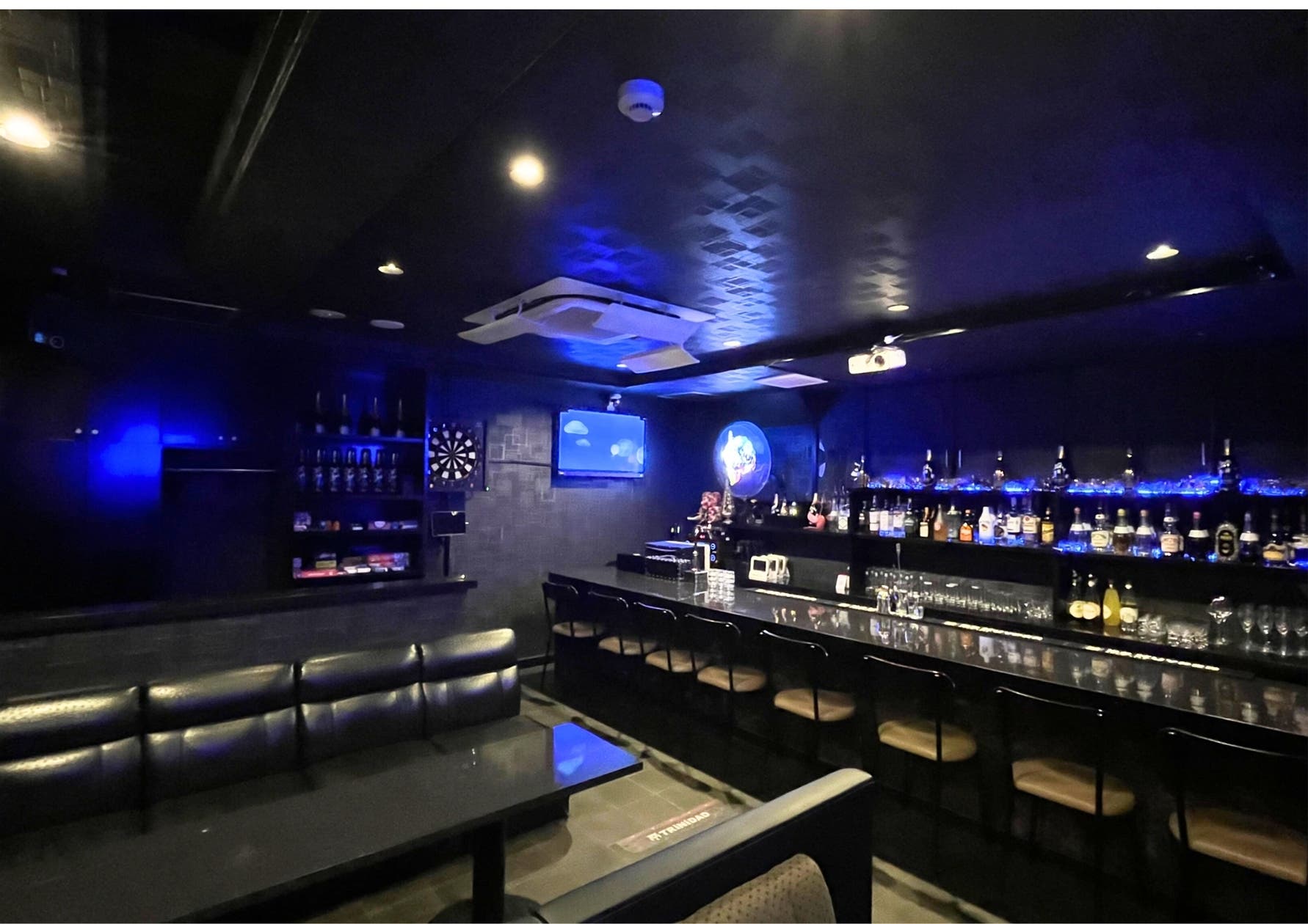 BAR完全貸切/セルフ飲み放題880円/カラオケ・ダーツ無料/結婚式２次会/誕生日会/Bar TK 心斎橋の写真1