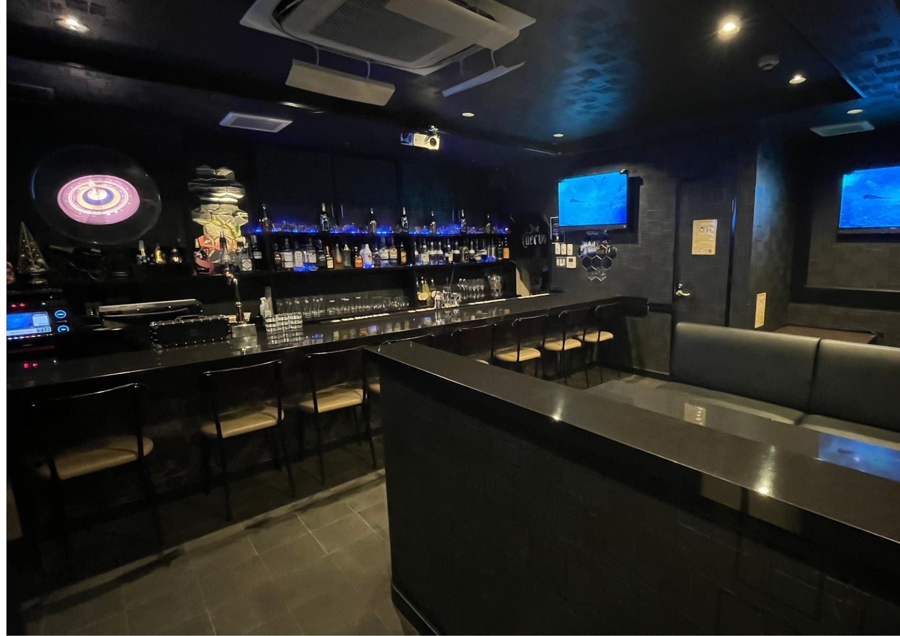 BAR完全貸切/セルフ飲み放題880円/カラオケ・ダーツ無料/結婚式２次会/誕生日会/Bar TK 心斎橋の写真2