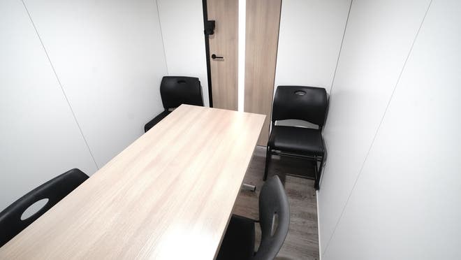 <ミニマルワークスペース南森町 ミーティング>6名収容個室🚪Wi-Fi📶モニター🖥️会議/商談/面接/Web面談/作業の写真8