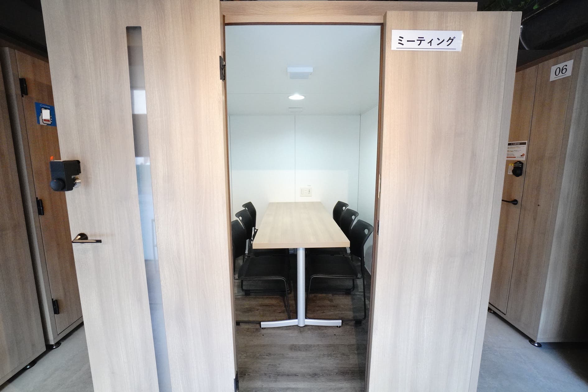 ＜ミニマルワークスペース南森町 ミーティング＞6名収容個室🚪Wi-Fi📶モニター🖥️会議/商談/面接/Web面談/作業の写真12