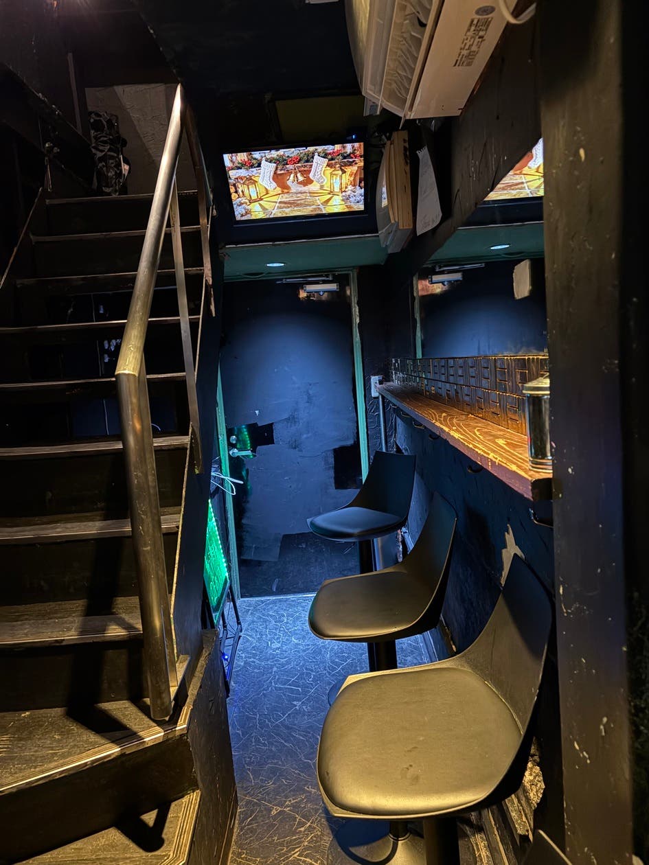 渋谷のクラブシーンの中心地路面店。DJ,アイドルイベント音出し可能。カラオケも無料（DAM）週末2次会利用もできます。の写真2