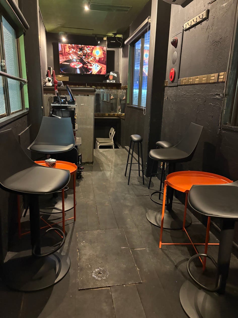 渋谷のクラブシーンの中心地路面店。DJ,アイドルイベント音出し可能。カラオケも無料（DAM）週末2次会利用もできます。の写真3