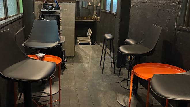 渋谷のクラブシーンの中心地路面店。DJ,アイドルイベント音出し可能。カラオケも無料(DAM)週末2次会利用もできます。の写真3