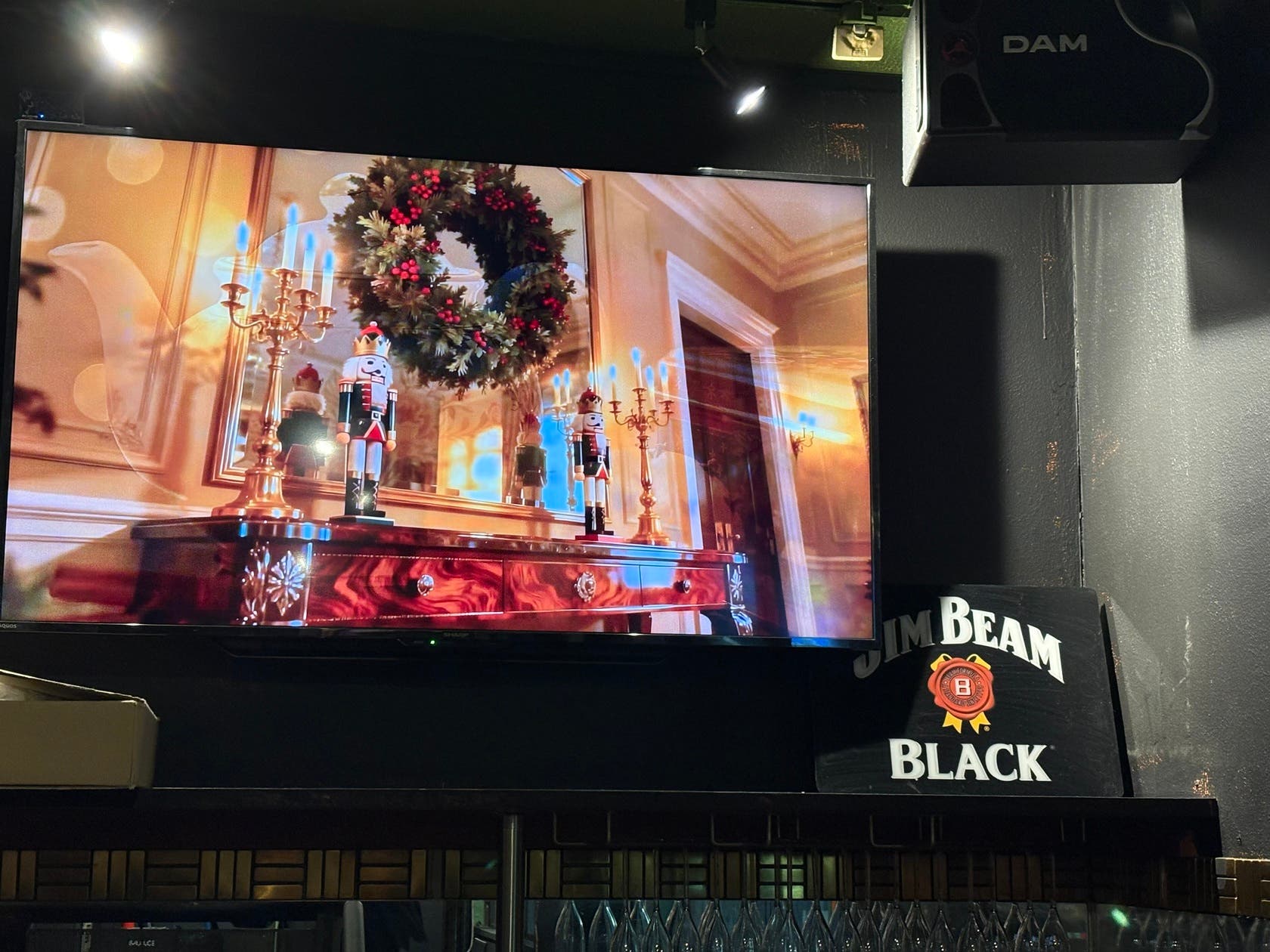 渋谷のクラブシーンの中心地路面店。DJ,アイドルイベント音出し可能。カラオケも無料（DAM）週末2次会利用もできます。の写真6