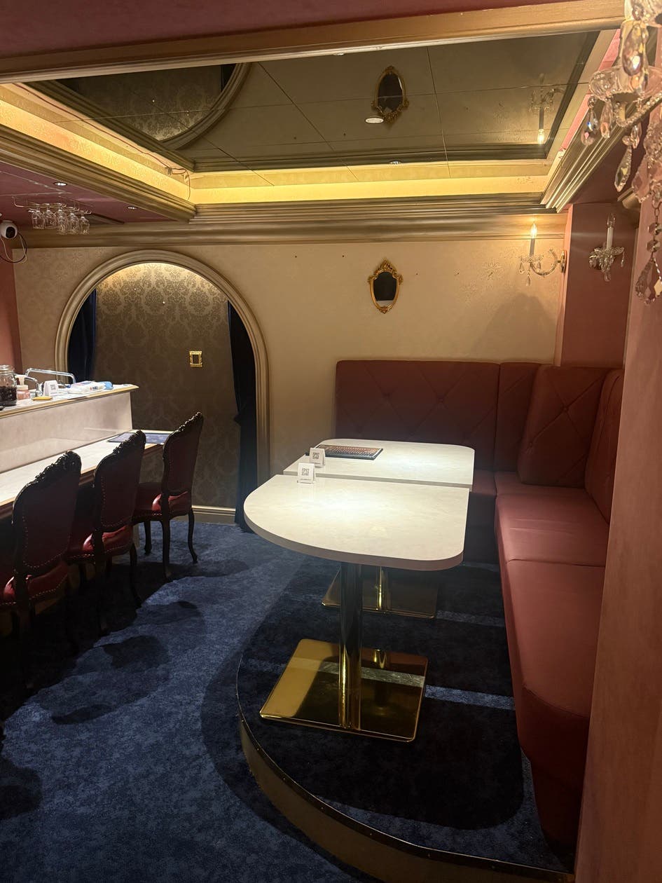 【歌舞伎町】新宿駅から徒歩10分の静かなバー空間｜撮影・配信・対談・作業利用に最適の写真3