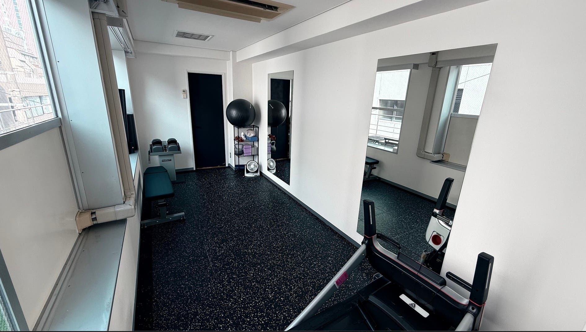 地域最安値 代々木徒歩2分 パーソナルスペースの写真1