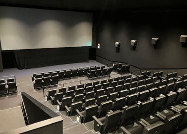 【松戸・142席】映画館の大スクリーンで会議、入社式、イベントはいかが？の写真1