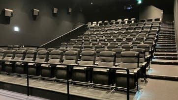 【松戸・114席】映画館の大スクリーンで会議、入社式、イベントはいかが?の写真2