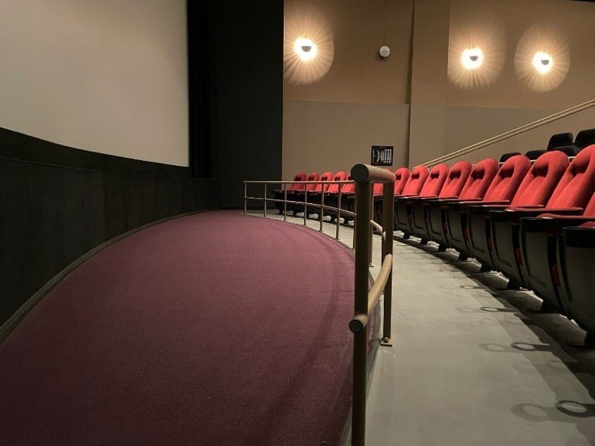 【なかま 142席】映画館で、会社説明会、株主総会、講演会の企画はいかがですか？の写真3