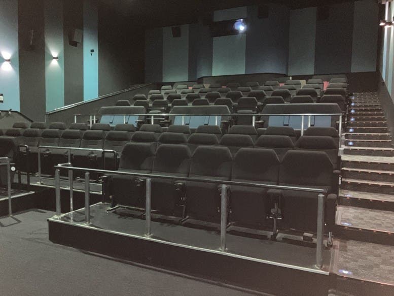 【久山 93席】映画館で、会社説明会、株主総会、講演会の企画はいかがですか？の写真2