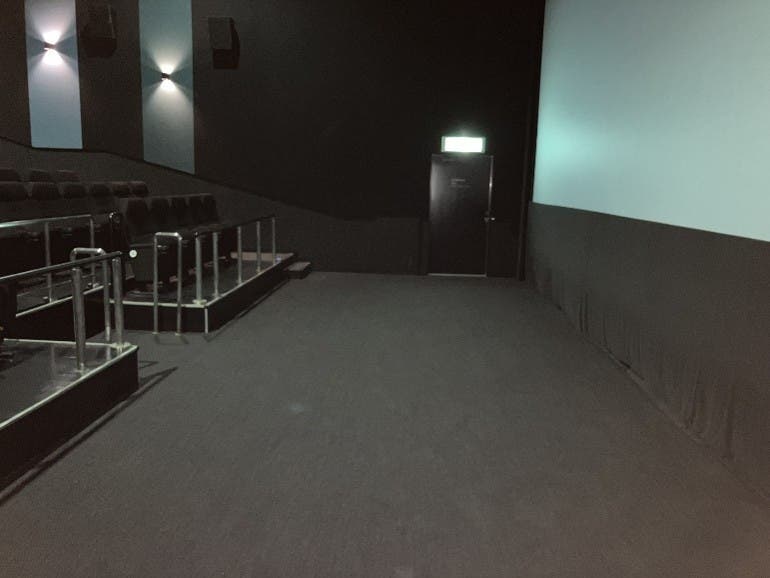 【久山 93席】映画館で、会社説明会、株主総会、講演会の企画はいかがですか？の写真3