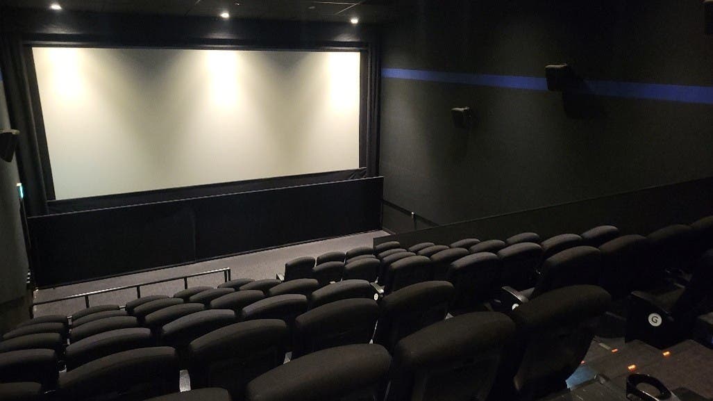 【浦添・66席】映画館の大スクリーンで会議、入社式、イベントはいかが？の写真1