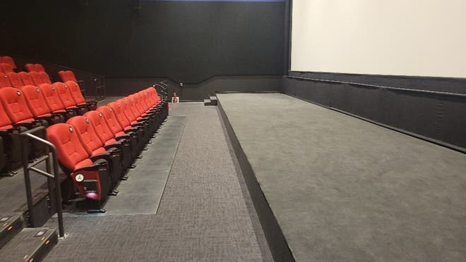 【浦添・254席】映画館の大スクリーンで会議、入社式、イベントはいかが?の写真3