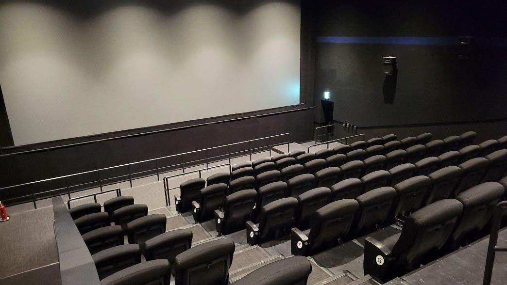 【浦添・97席】映画館の大スクリーンで会議、入社式、イベントはいかが？の写真1