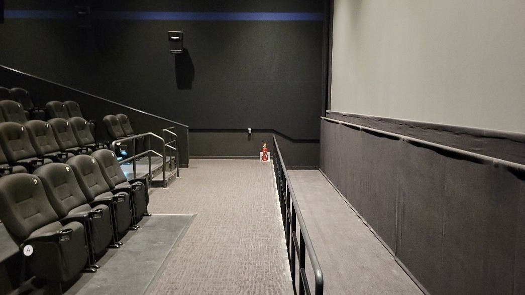 【浦添・97席】映画館の大スクリーンで会議、入社式、イベントはいかが？の写真3