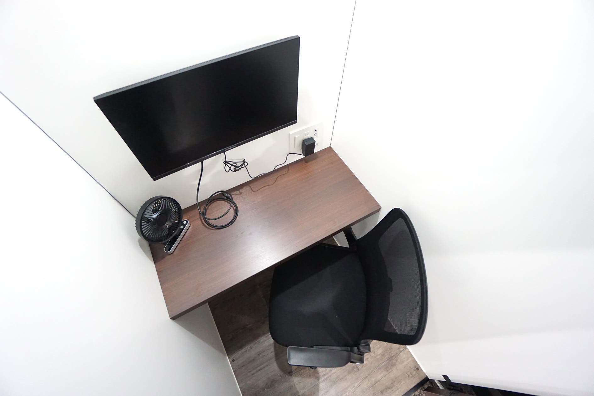 ＜PaO Work NMF青山一丁目ビルNo.1＞1人用個室🚪Wi-Fi📶モニター🖥️電源🔌テレワーク/Web会議の写真2