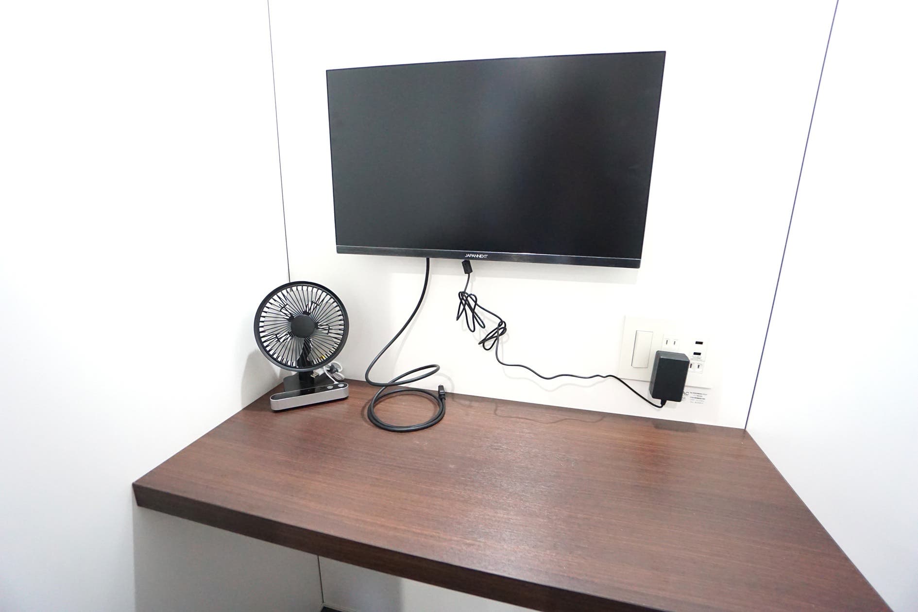 ＜PaO Work NMF青山一丁目ビルNo.1＞1人用個室🚪Wi-Fi📶モニター🖥️電源🔌テレワーク/Web会議の写真3