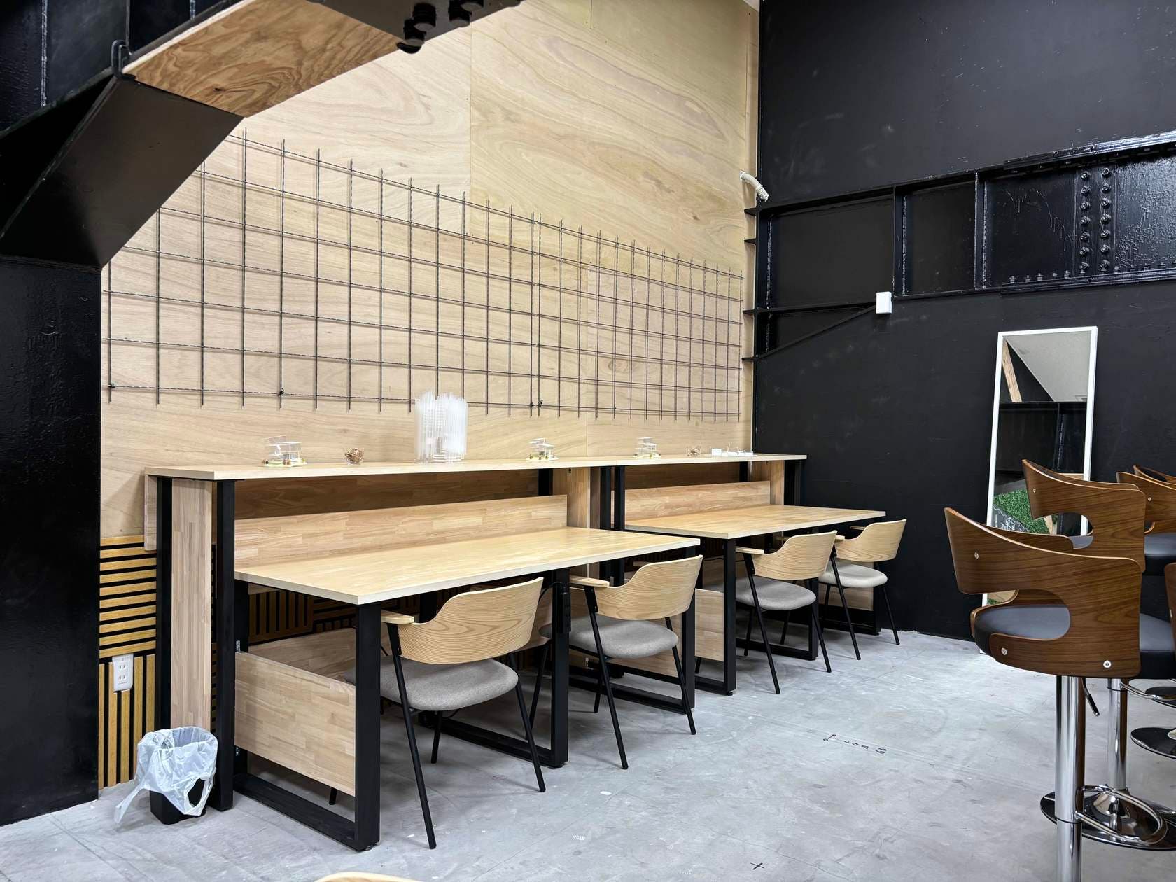 【立席最大30名、着席24名利用可】WI-FI完備■小規模の会議や交流会、撮影に！の写真11