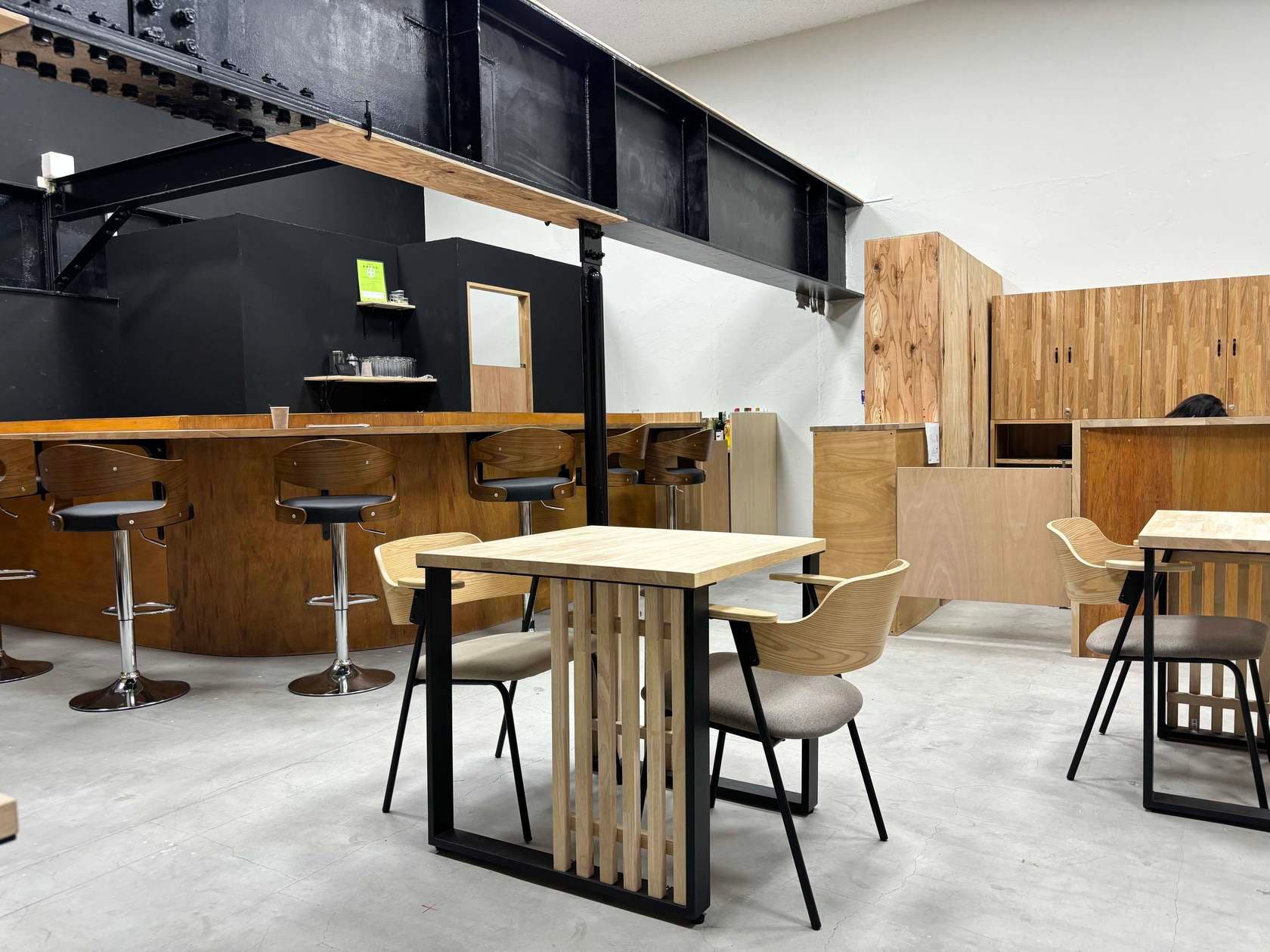 【立席最大30名、着席24名利用可】WI-FI完備■小規模の会議や交流会、撮影に！の写真12